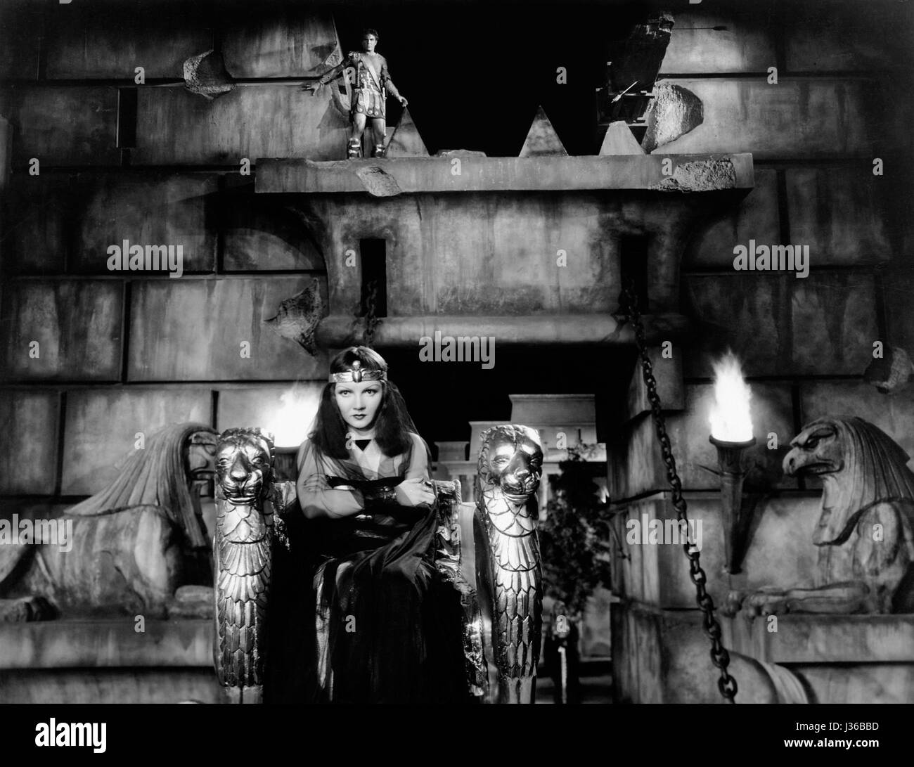 Cleopatra (1934) claudette colbert hi-res stock photography and images - Alamy