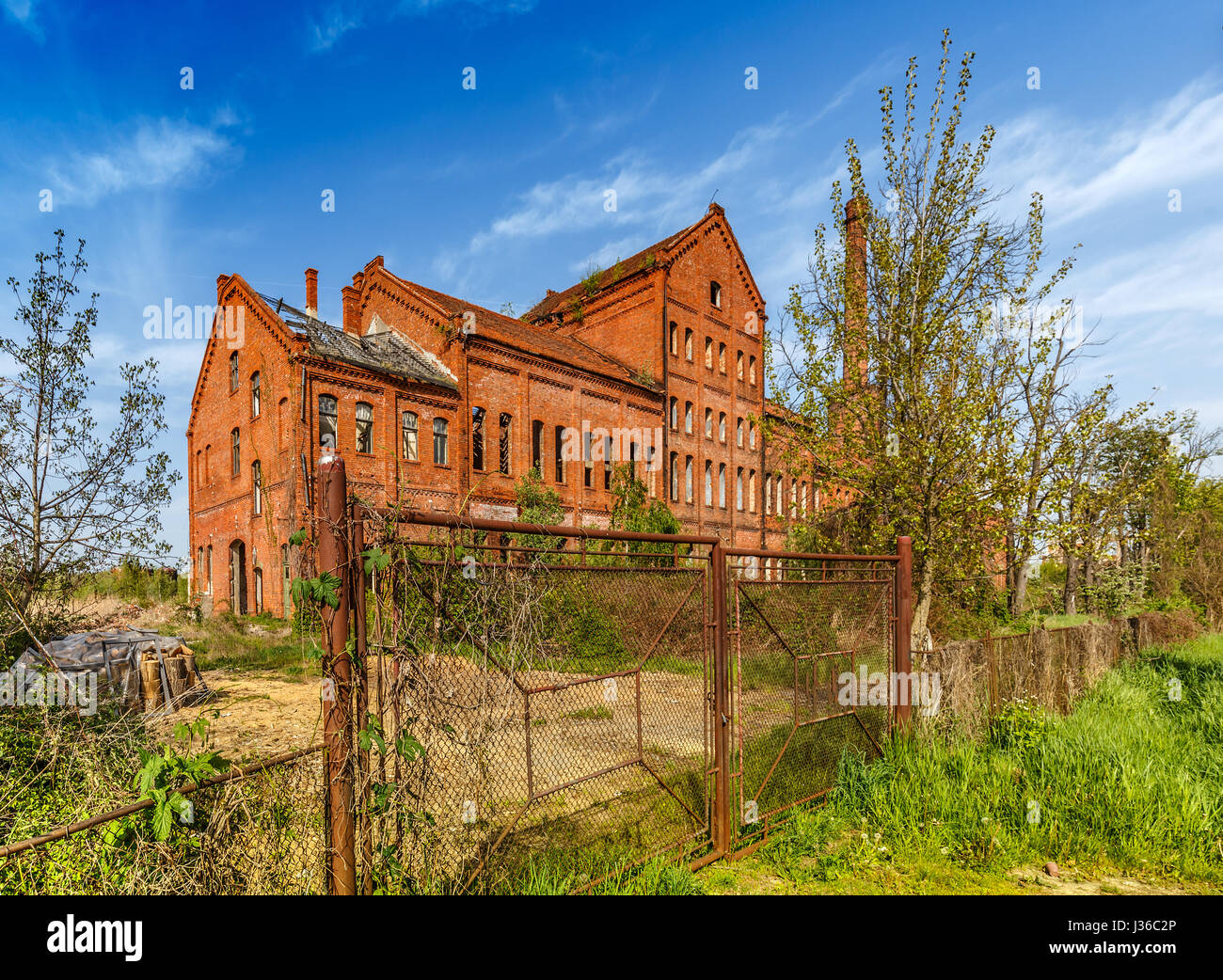 Old brick industrial building exterior hi-res stock photography and ...