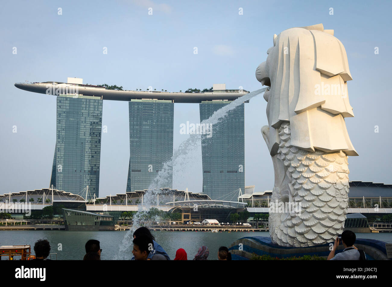 Merlion fountain and Marina Bay Sands hotel, Singapore Stock Photo - Alamy
