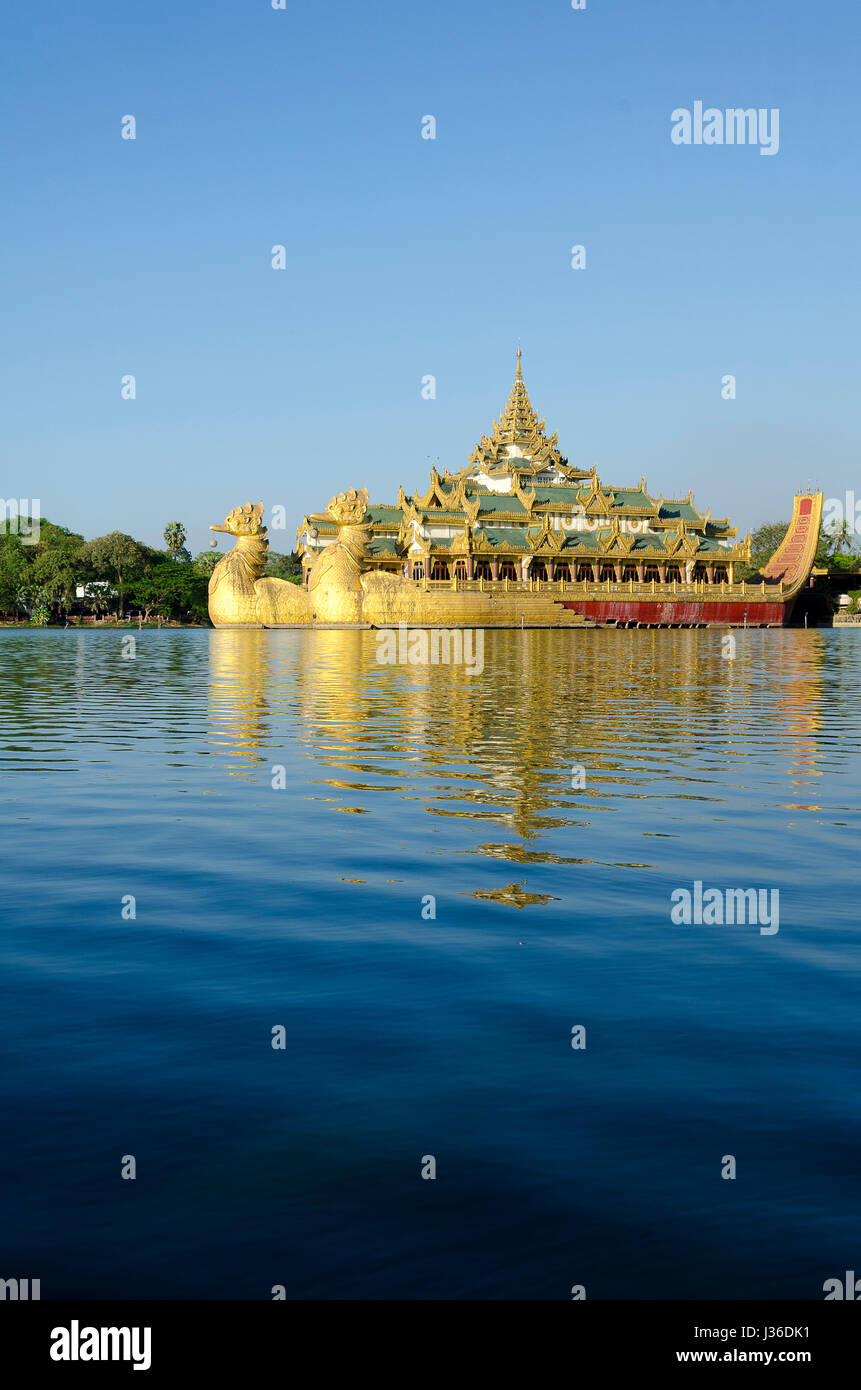 Gold barge hi-res stock photography and images - Alamy