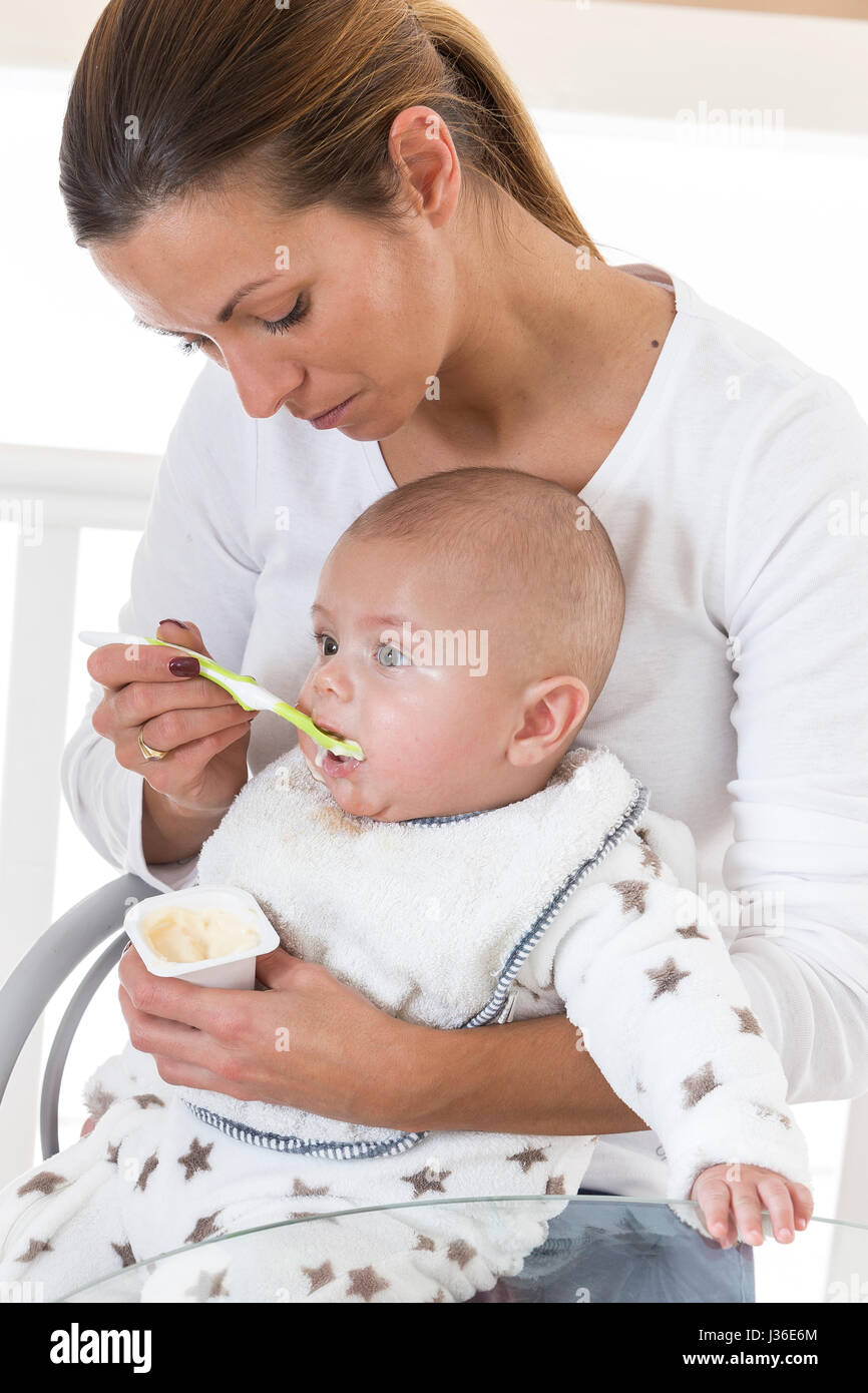 Women, infants and children food hi-res stock photography and images ...