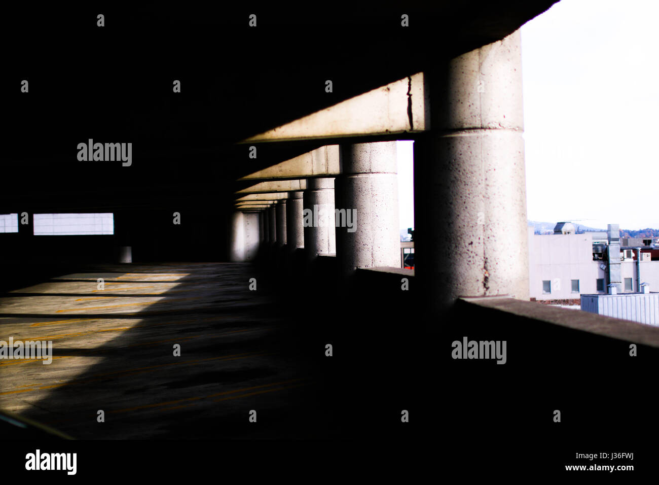 Emptygarage hi-res stock photography and images - Alamy