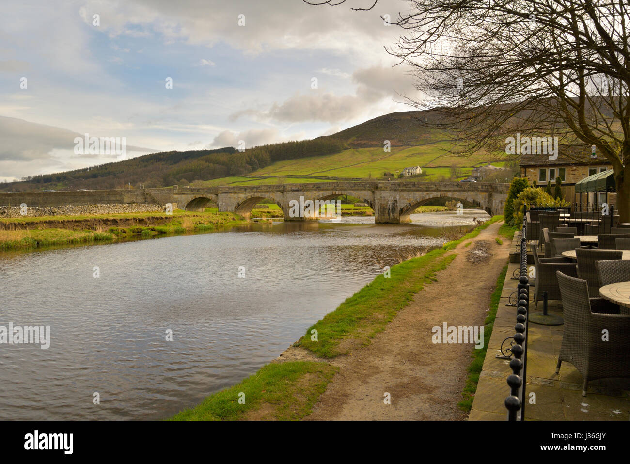 Burnsall bridge wharfedale hi-res stock photography and images - Alamy