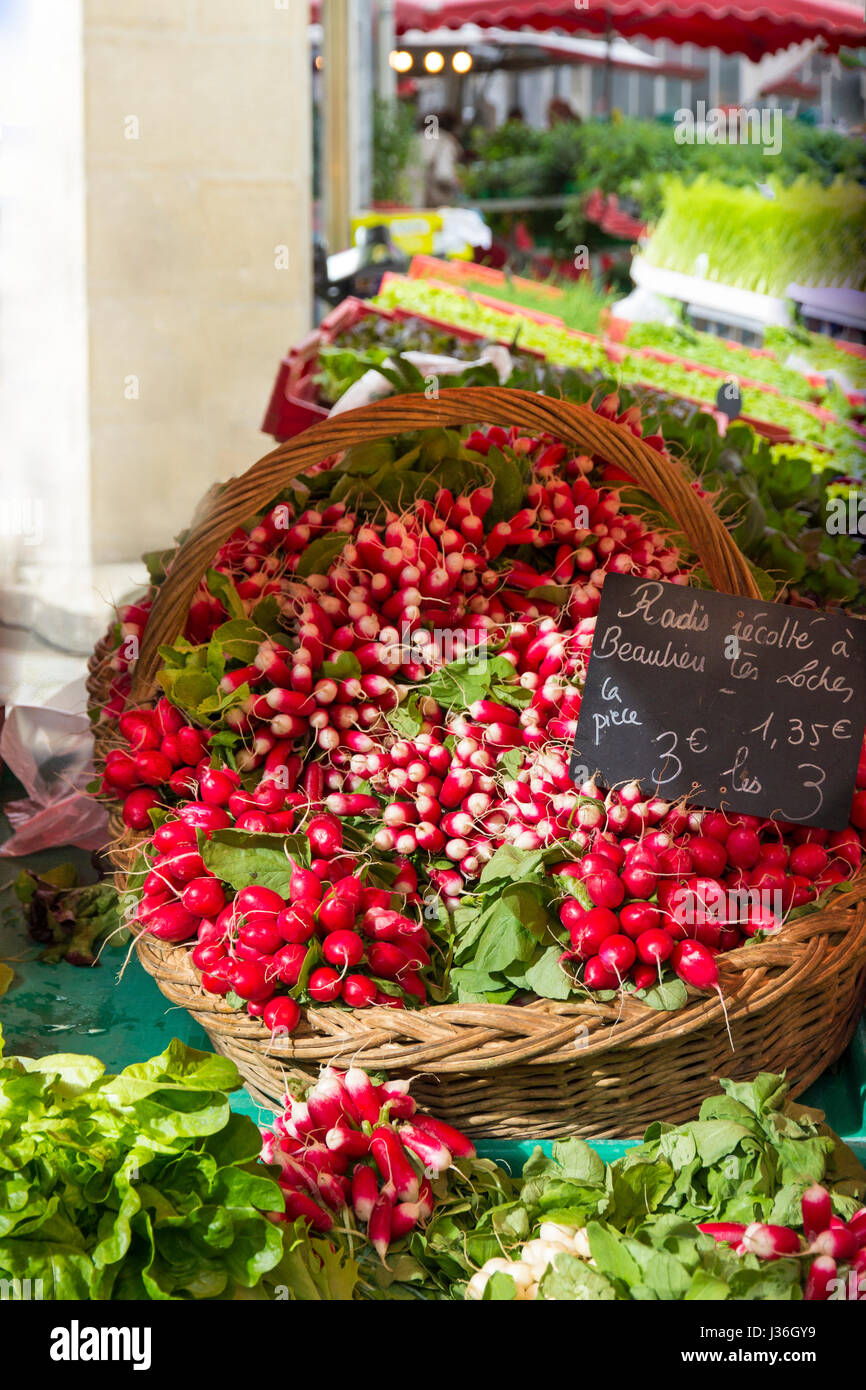 French farmers market hi-res stock photography and images - Alamy