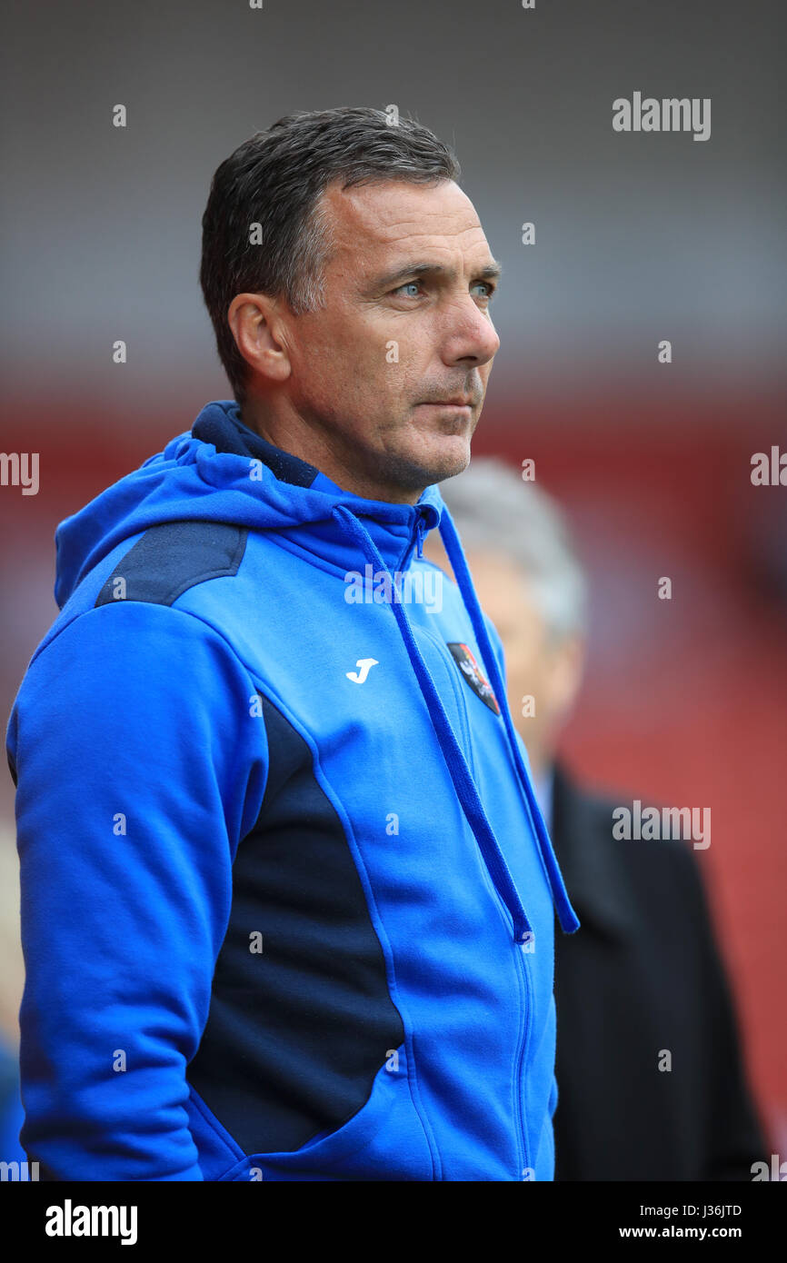 Doncaster rovers first team coach hi-res stock photography and images ...