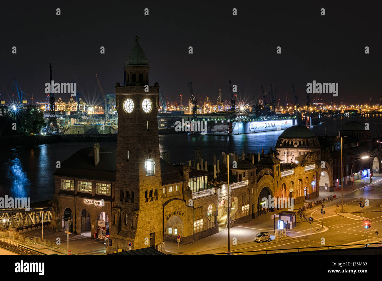 St pauli landing bridges hi-res stock photography and images - Alamy