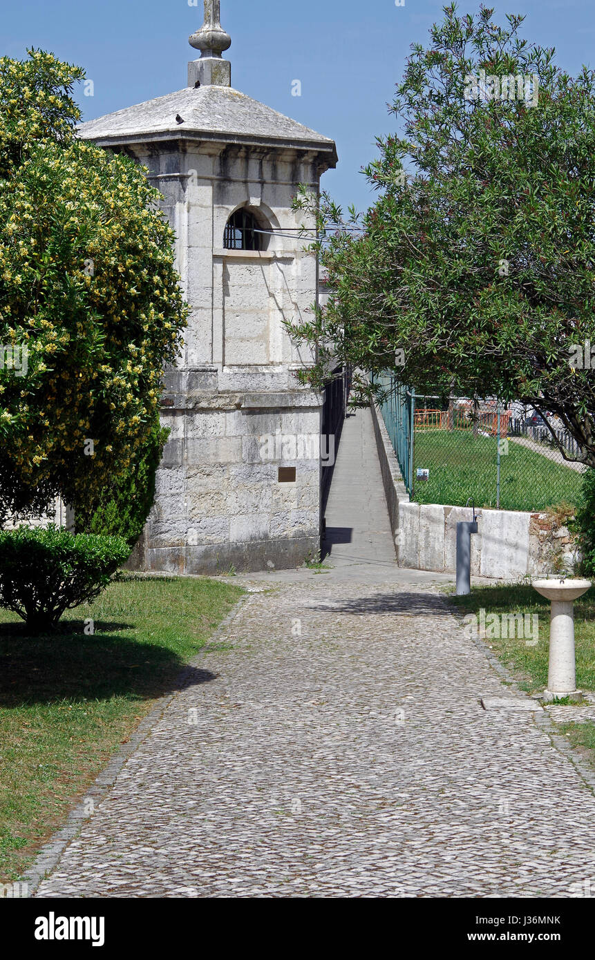 Starting point for walk across aqueduct hi-res stock photography and ...