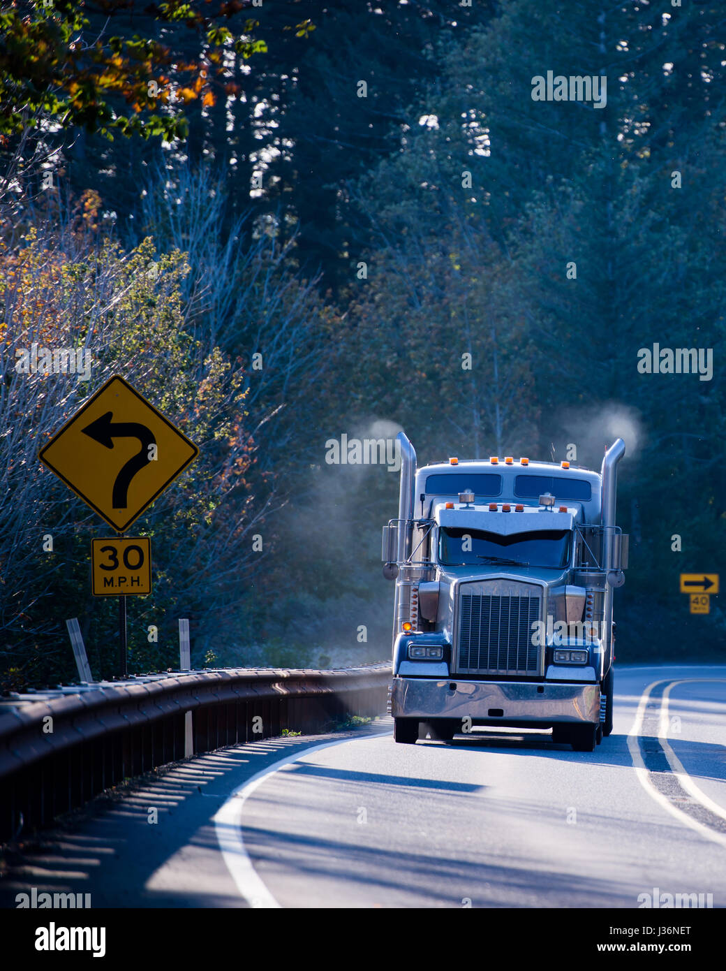Burned trucks hi-res stock photography and images - Alamy