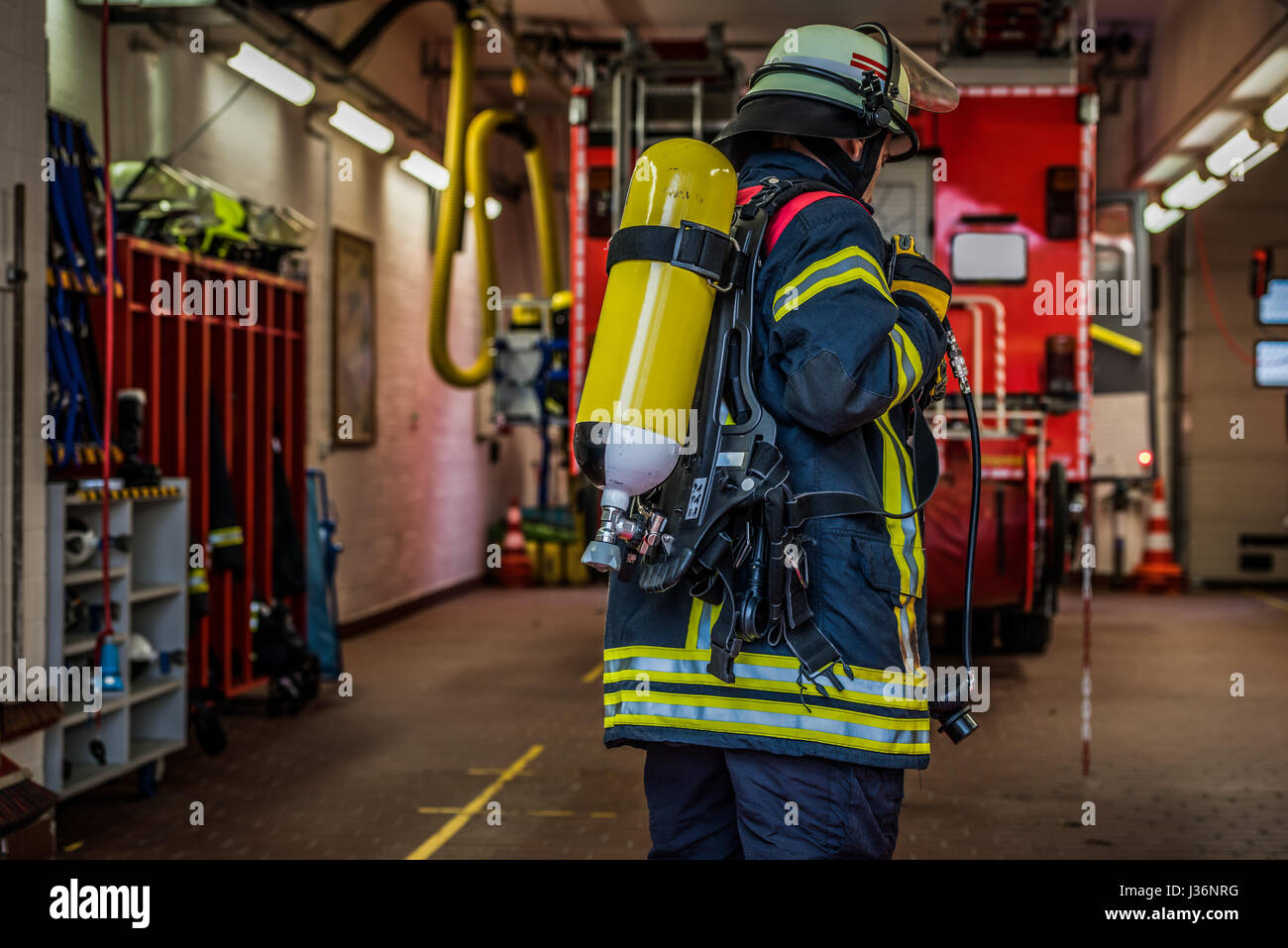 Fireman oxygen tank hi-res stock photography and images - Alamy