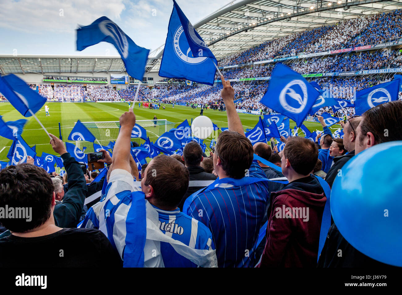 Hove albion football fans cheer hi-res stock photography and images - Alamy