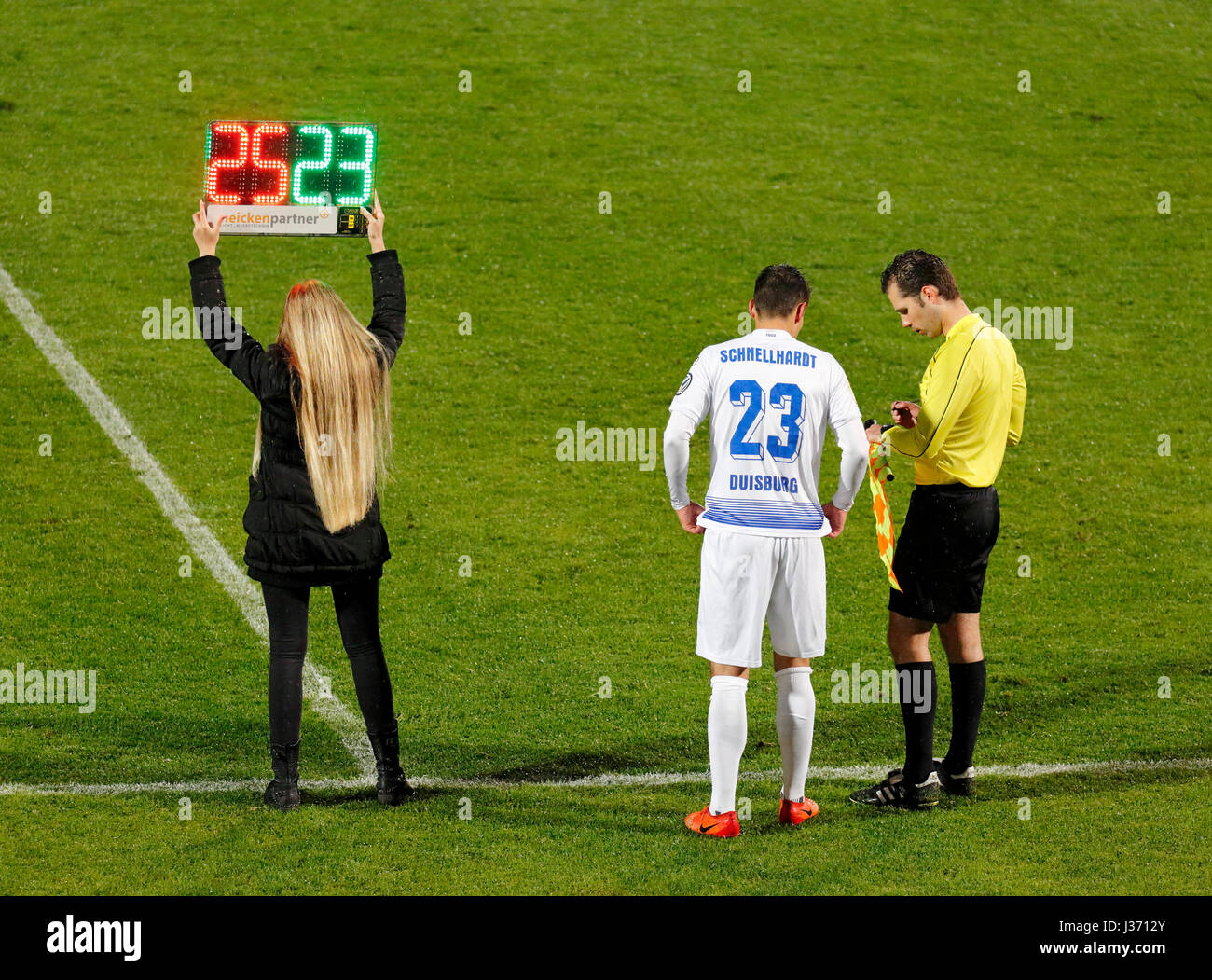 Fußball substitution board hi-res stock photography and images - Alamy