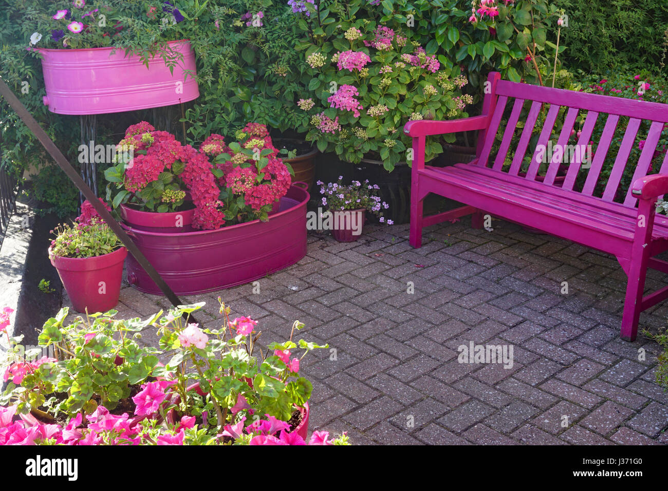 Garden bench and patio hi-res stock photography and images - Alamy