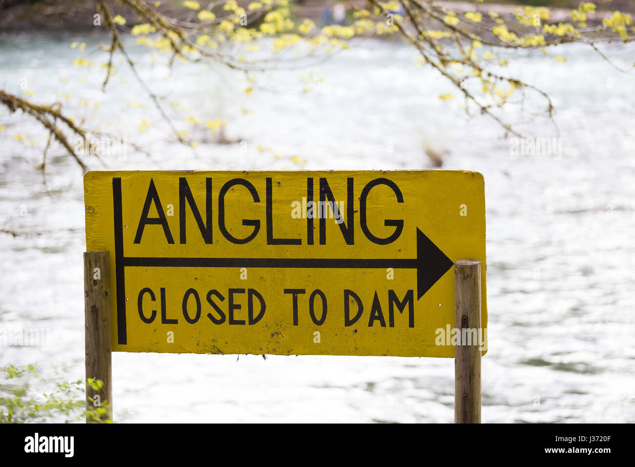 Closed to fishing sign hi-res stock photography and images - Alamy
