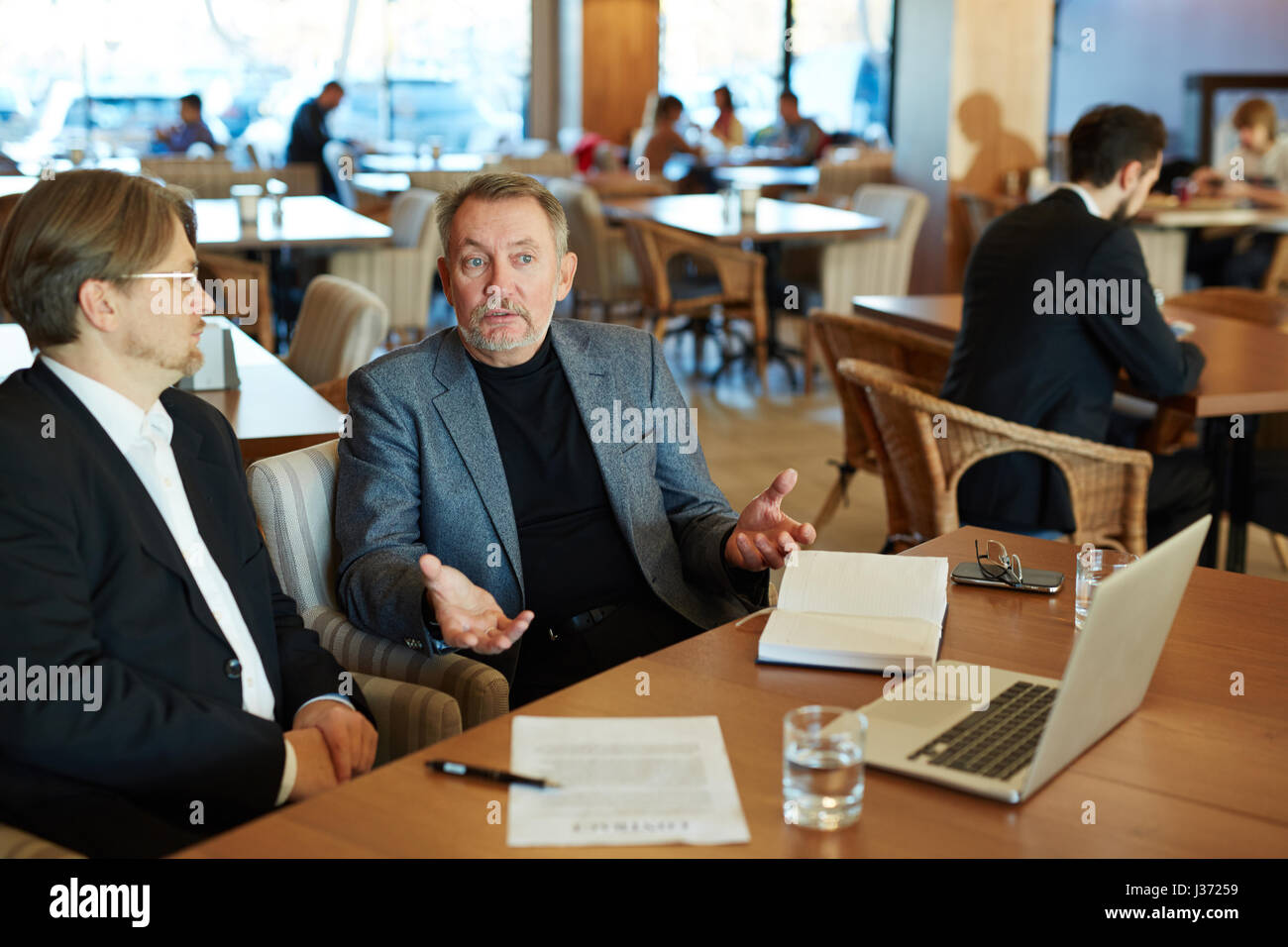 Negotiations technology hi-res stock photography and images - Alamy