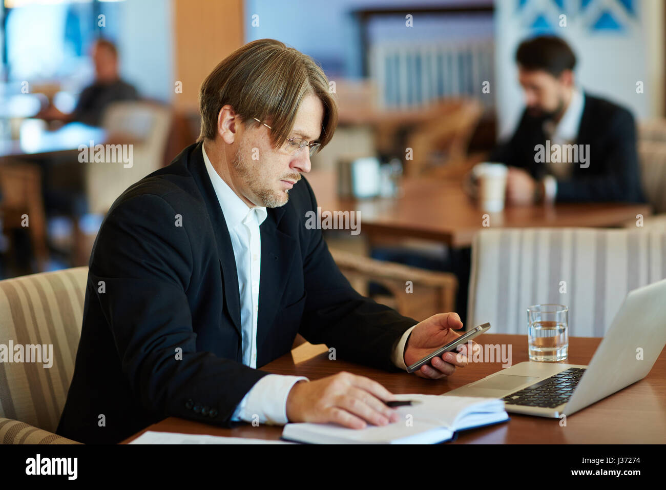 Businessman phone call notes hi-res stock photography and images - Alamy