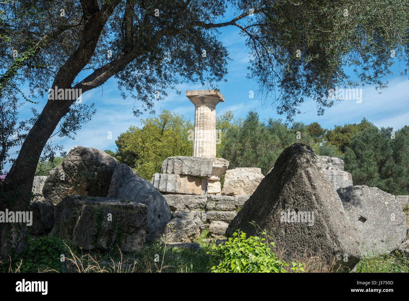 Column towers hi-res stock photography and images - Alamy