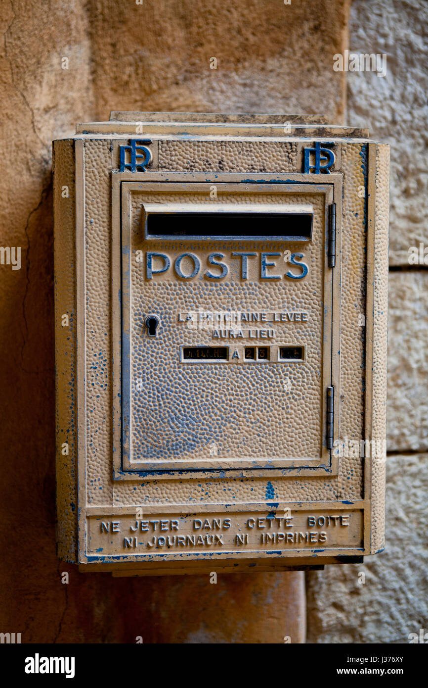 Rusty French mail box Stock Photo - Alamy