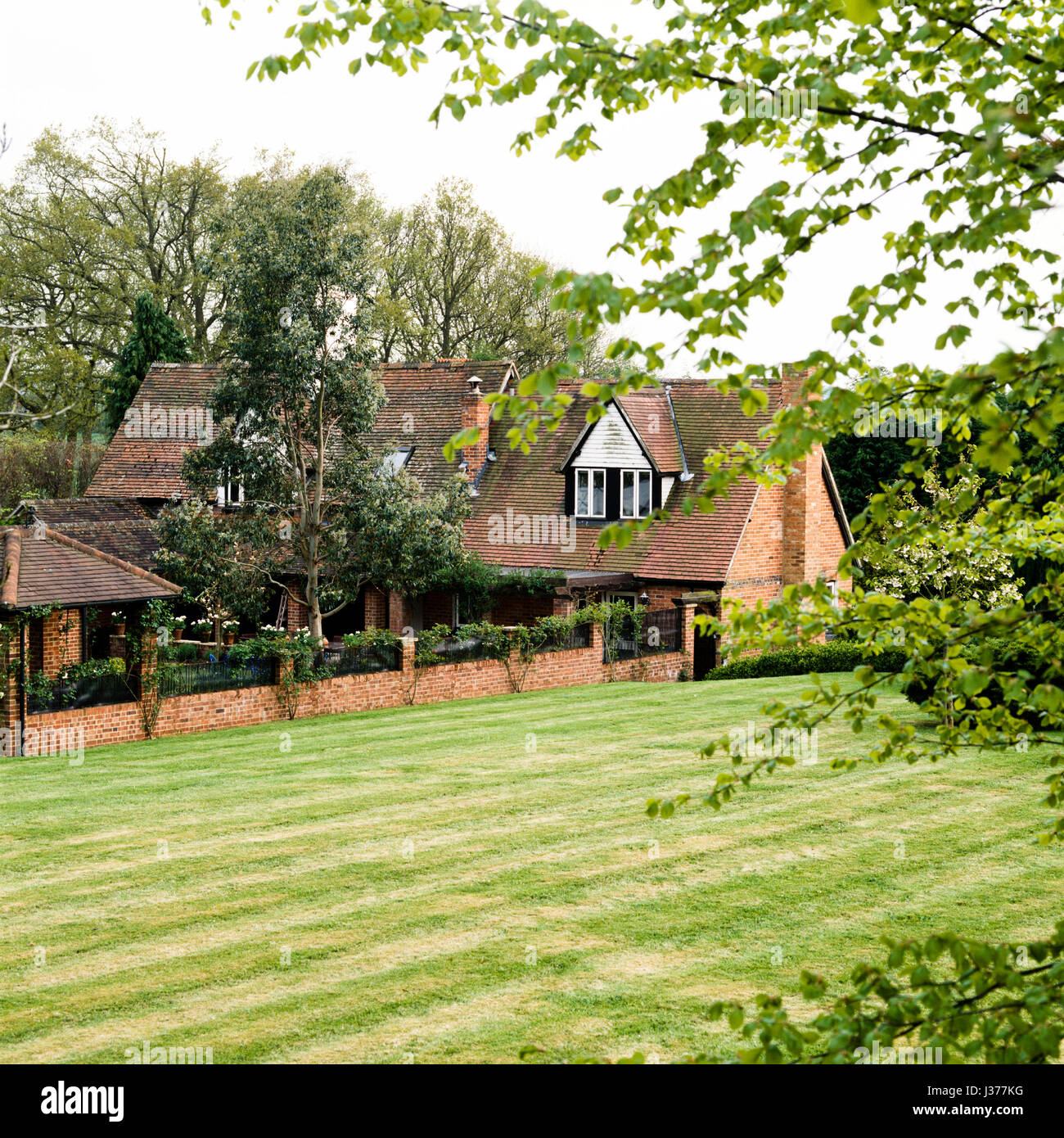 Residential house brick walls hi-res stock photography and images - Alamy