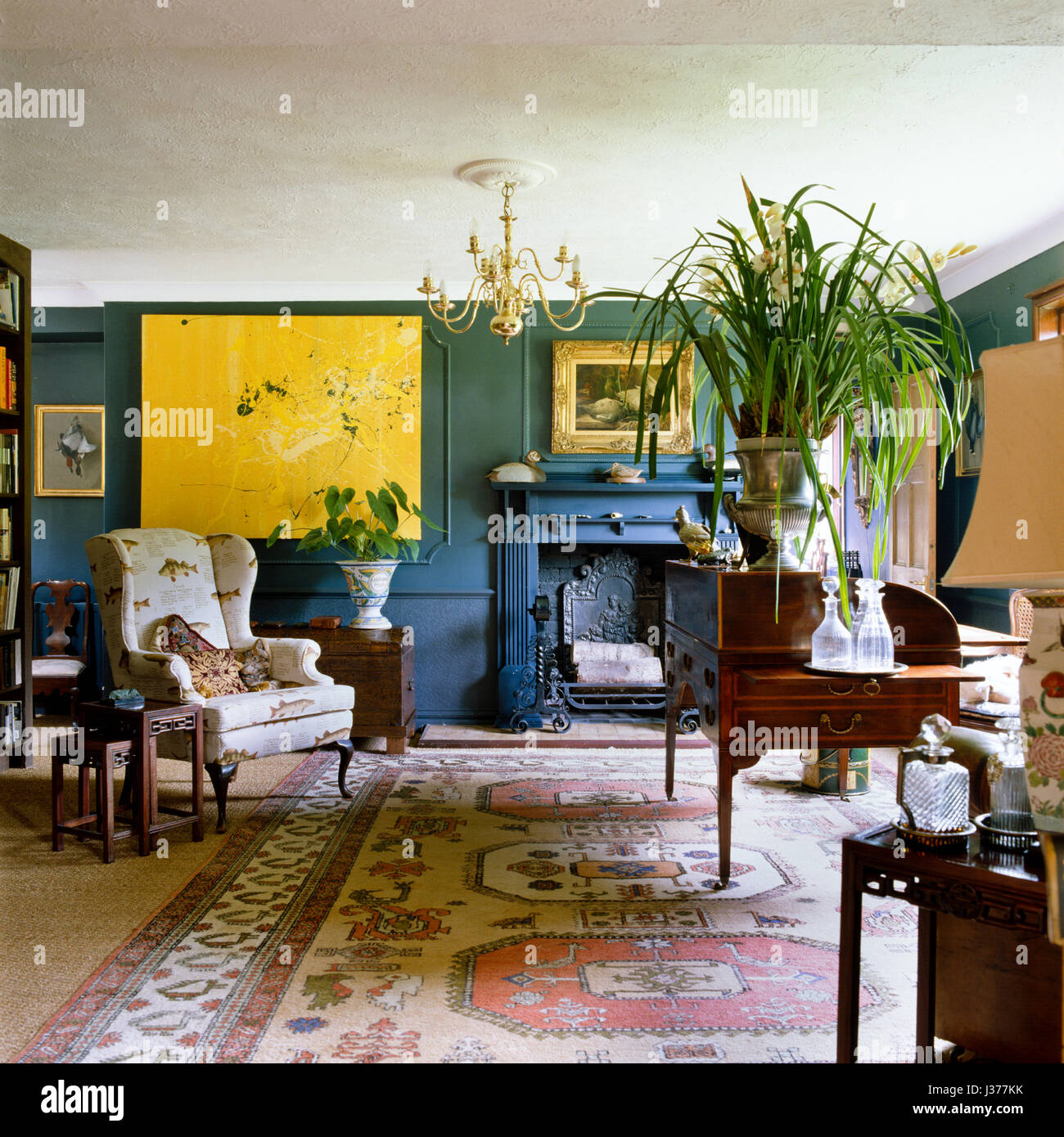 Old fashioned living room hi-res stock photography and images - Alamy