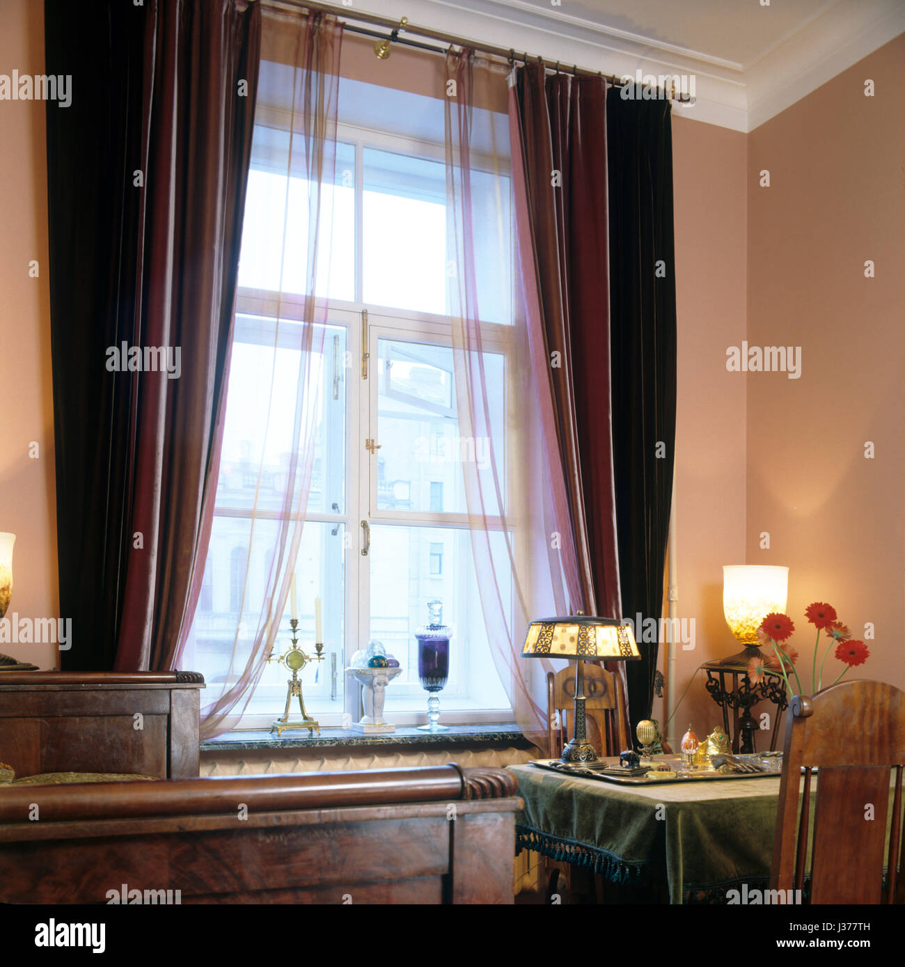 Large square window hi-res stock photography and images - Alamy