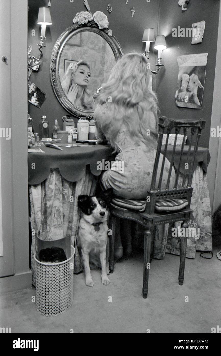 Brigitte Bardot, at home in Paris. December 10, 1958 Photo12 does not ...