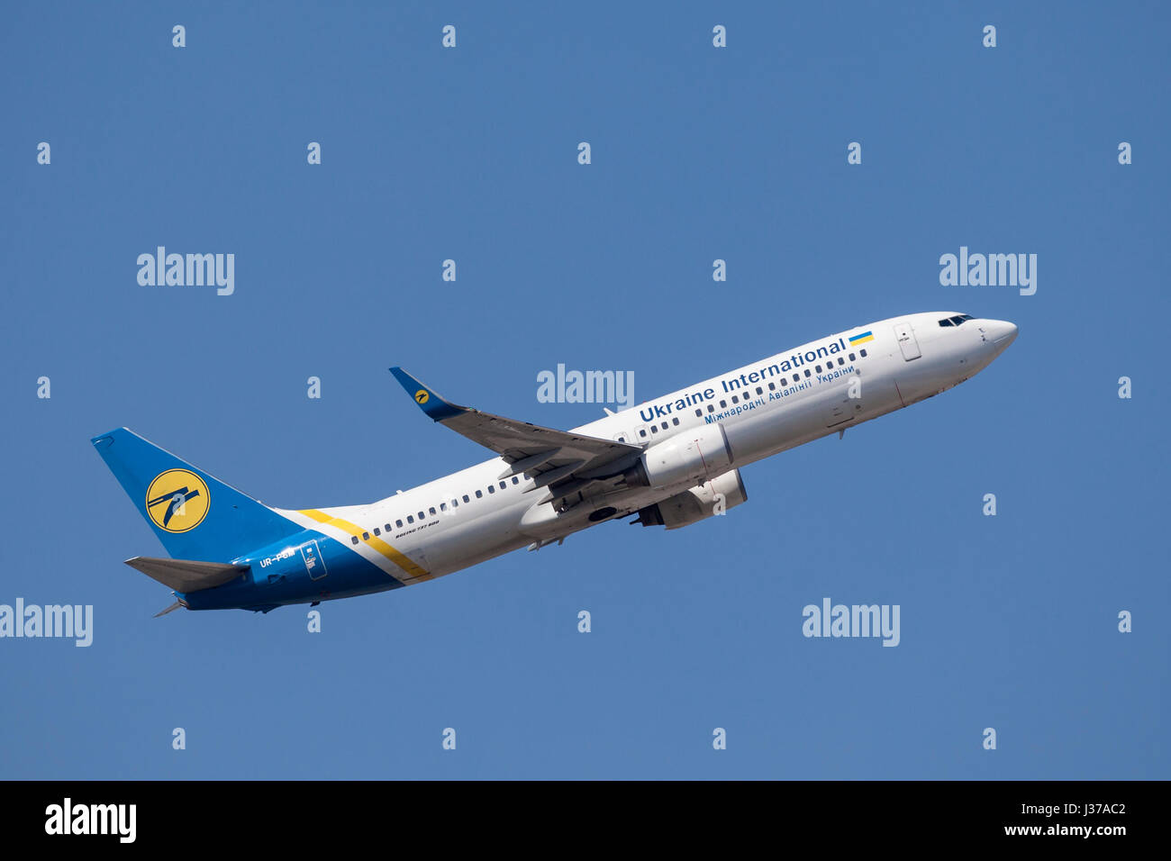 Ukraine international boeing 737 aircraft hi-res stock photography and ...
