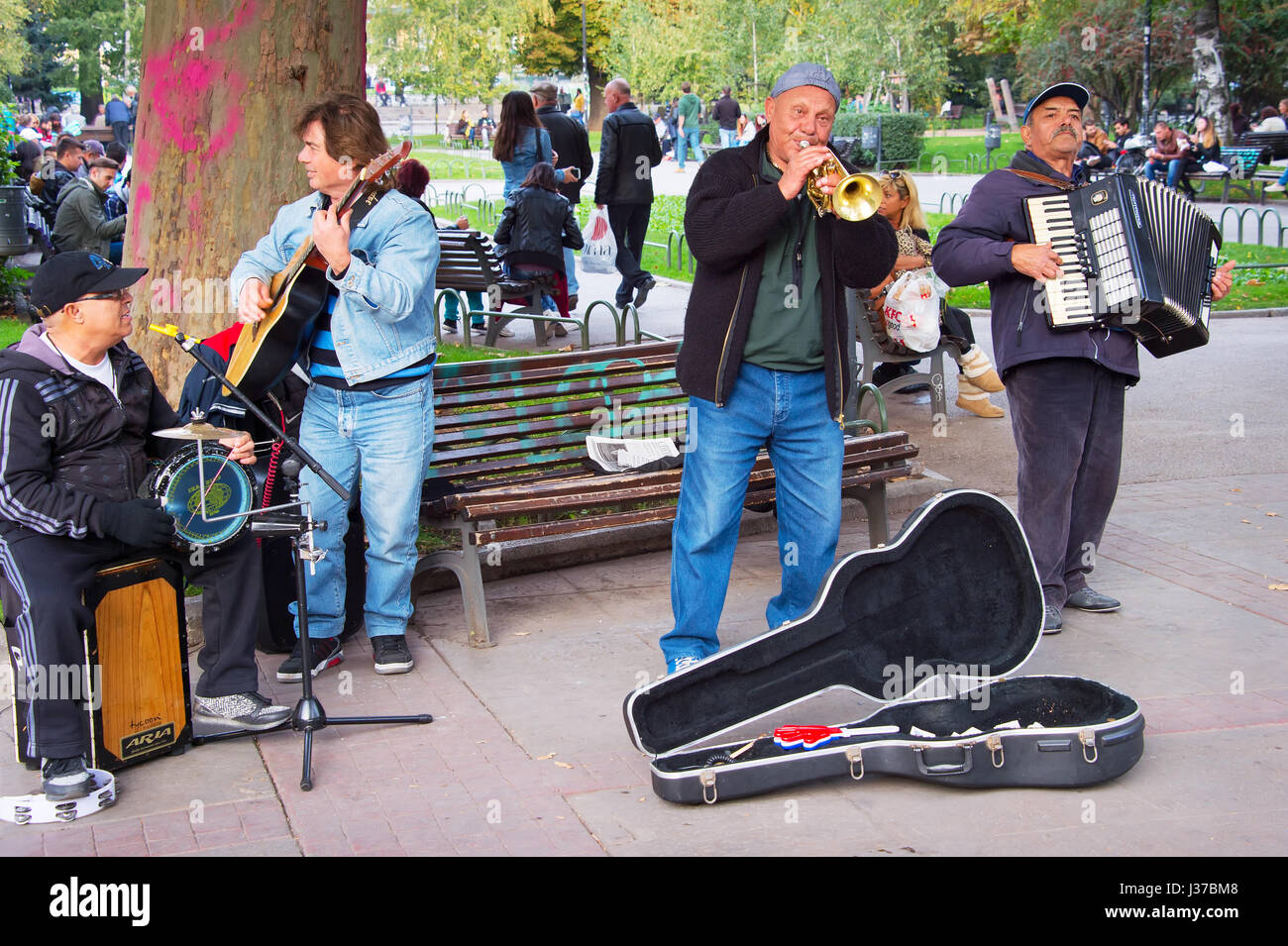 Band musicians play playing trumpet hi-res stock photography and images ...