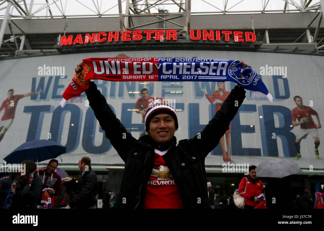 Outside old trafford hi-res stock photography and images - Alamy