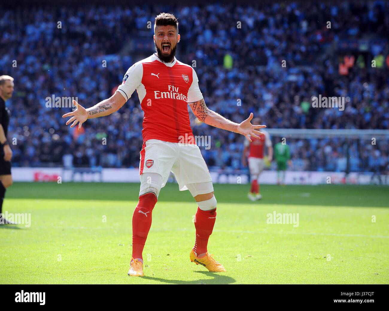 OLIVIER GIROUD OF ARSENAL CELE ARSENAL V MANCHESTER CITY WEMBLEY ...