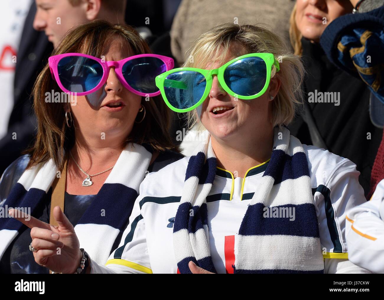 Tottenham hotspur fans hi-res stock photography and images - Alamy