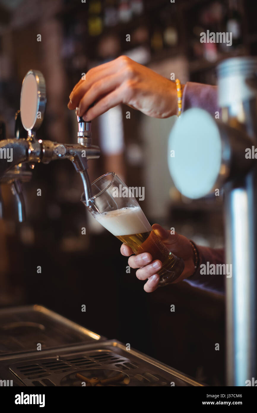 Beer pump hand hi-res stock photography and images - Alamy