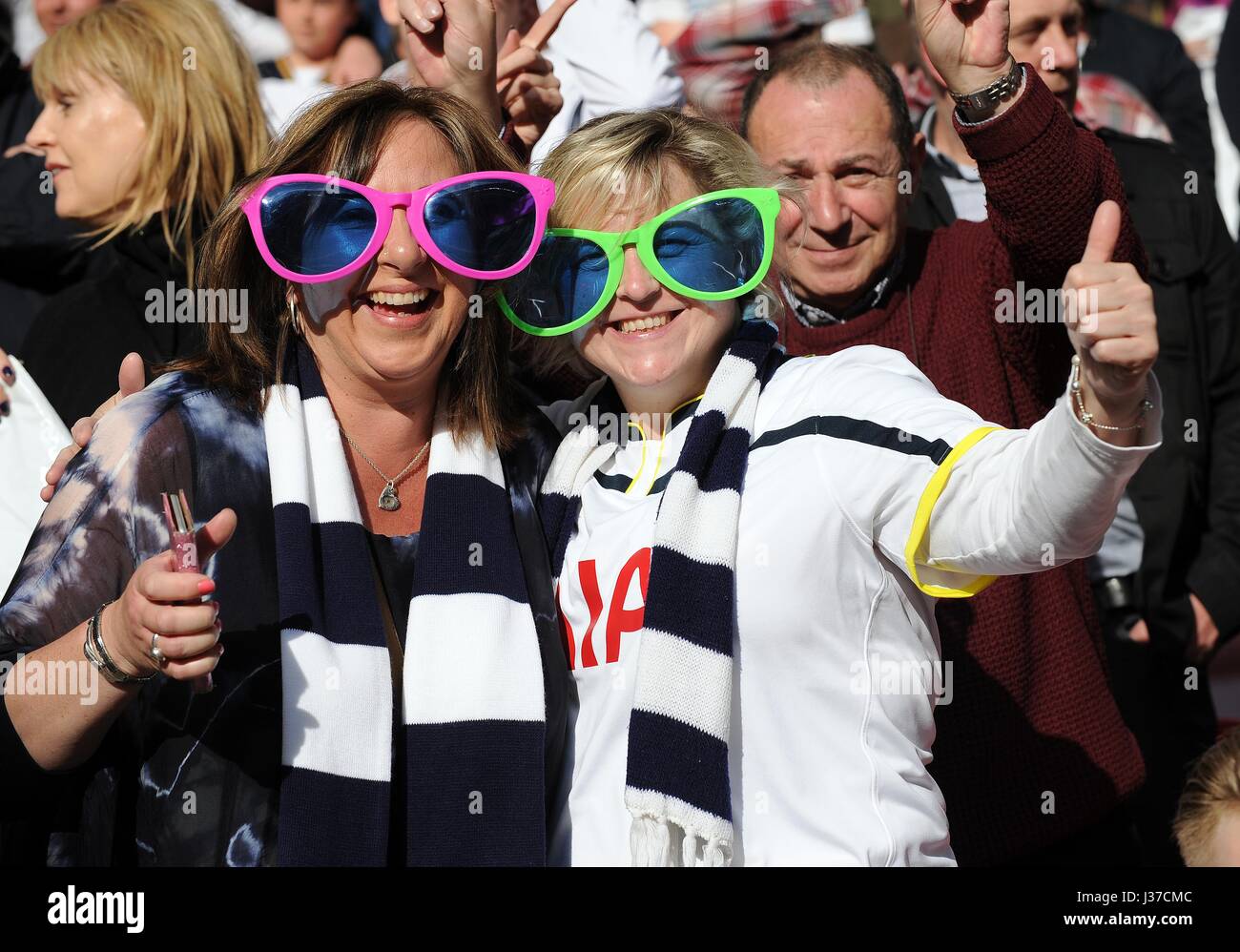 Tottenham hotspur fans hi-res stock photography and images - Alamy