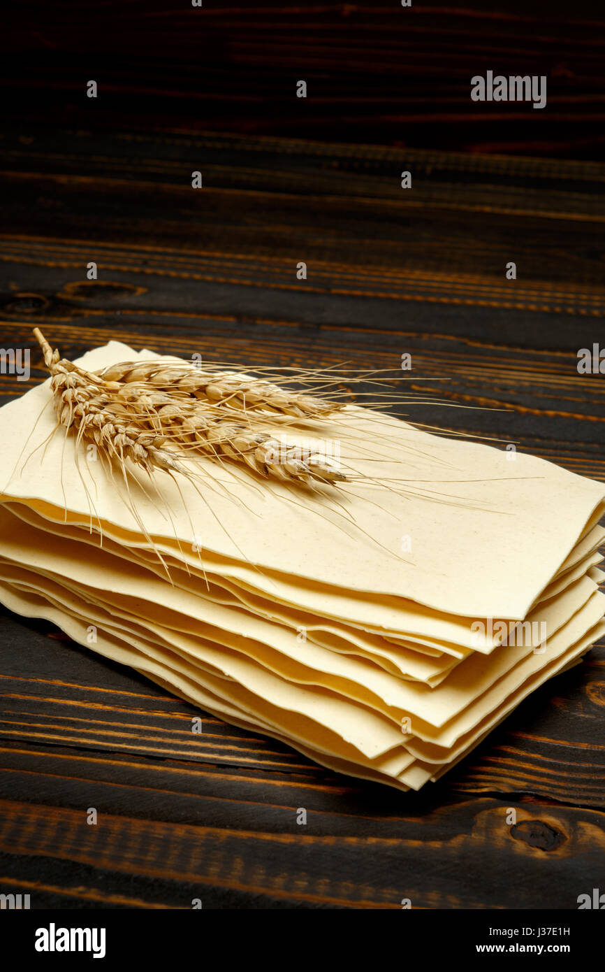 dried uncooked lasagna pasta sheets Stock Photo - Alamy