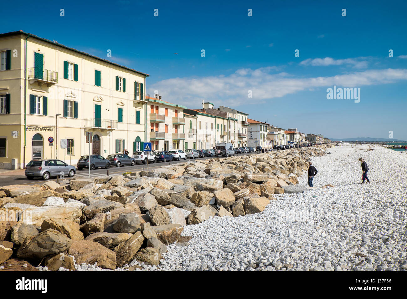 MARINA DI PISA, ITALY - Avril 24, 2017: View of the sea and the beach ...