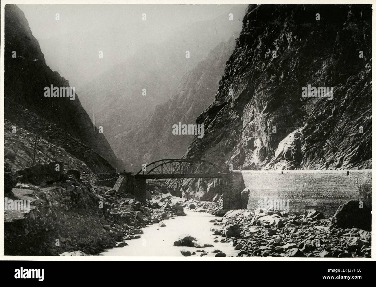 Darial gorge hi-res stock photography and images - Alamy