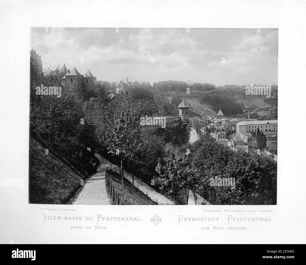 Visual exploration historical landmarks Black and White Stock Photos ...