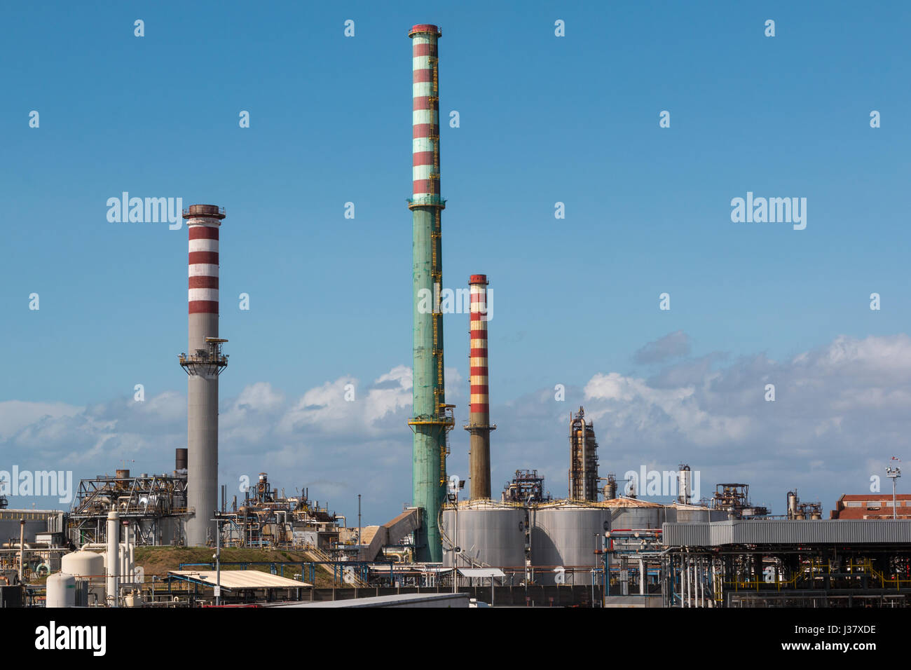 Pipelines plant and oil tank zone hi-res stock photography and images ...