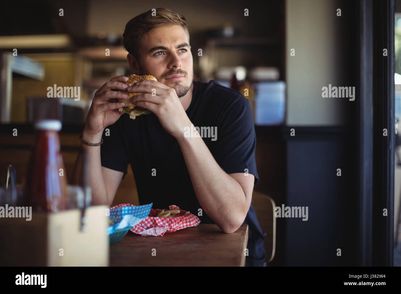 Man eating burger hi-res stock photography and images - Alamy