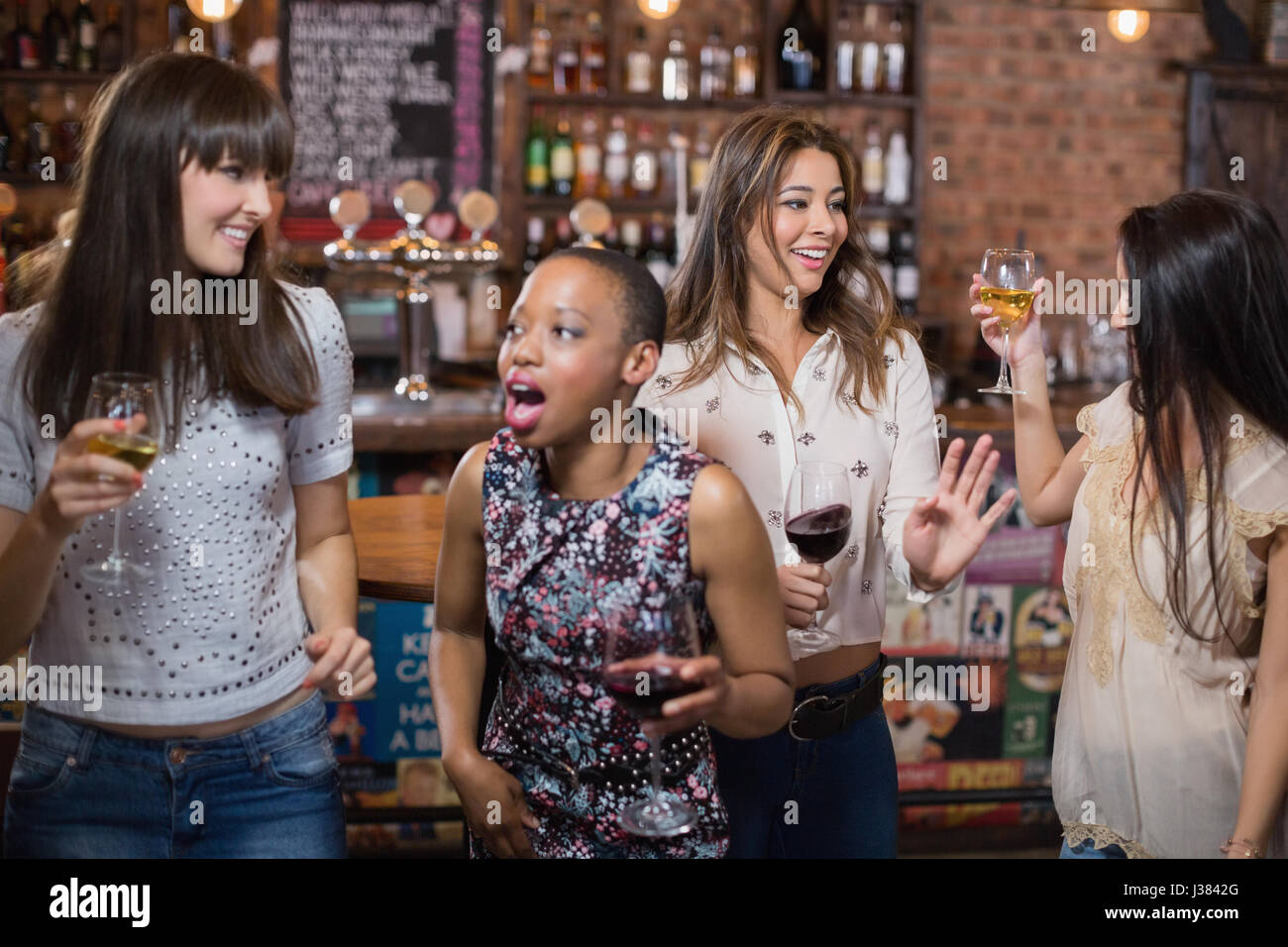 Pub dancing hi-res stock photography and images - Alamy