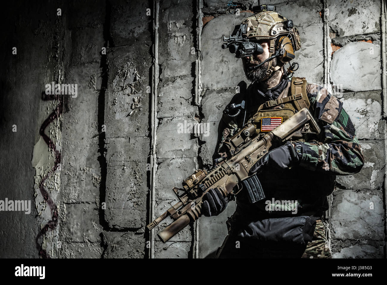 Army Ranger moving along the concrete wall on mission Stock Photo - Alamy