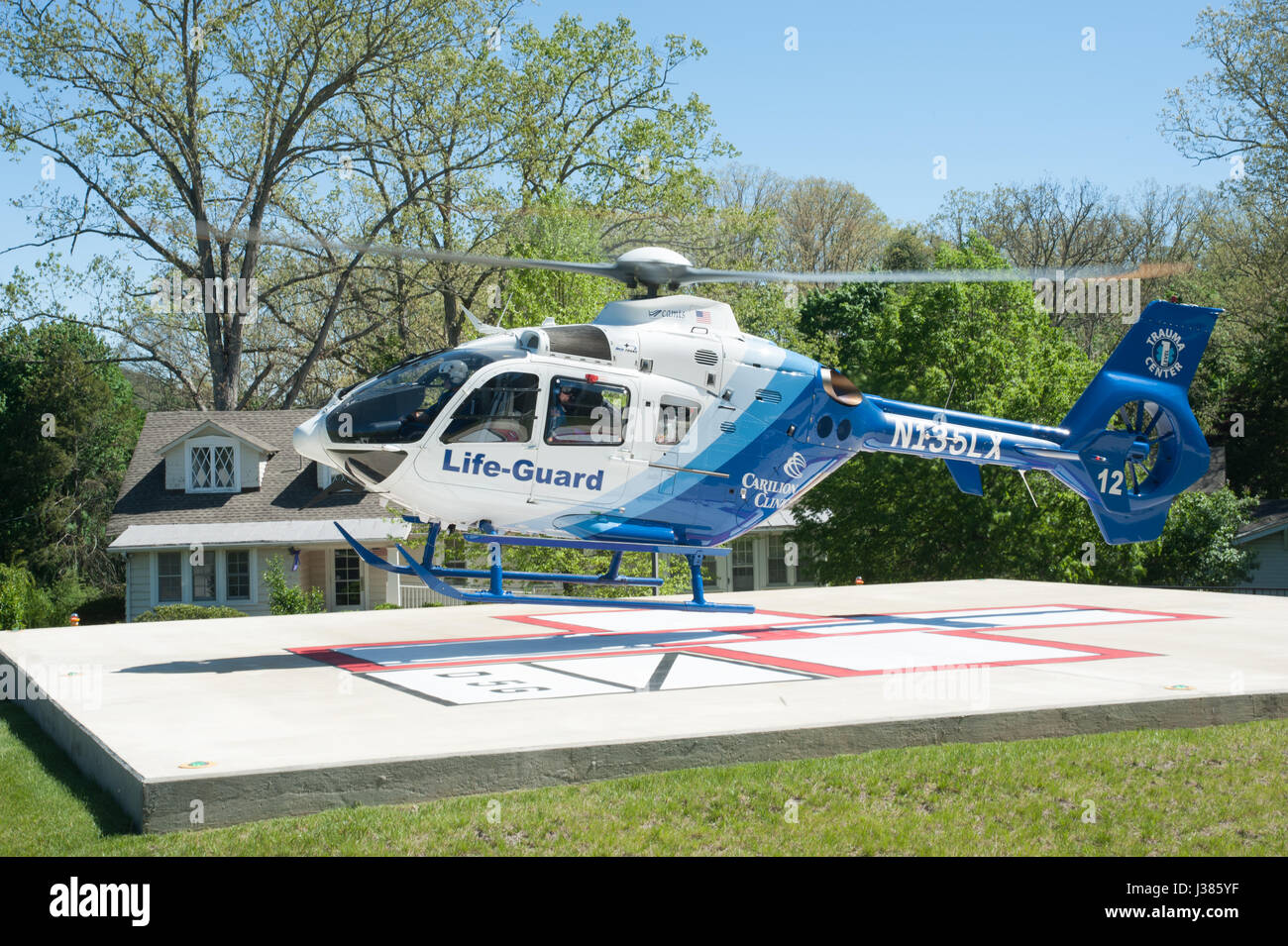Critical care air transport team hi-res stock photography and images ...