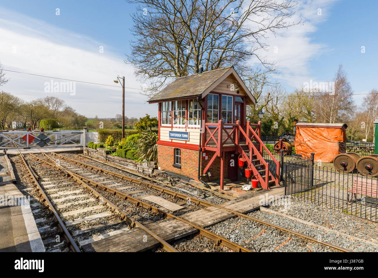 Traditional old-fashioned signal box and level crossing, Tenterden Town ...