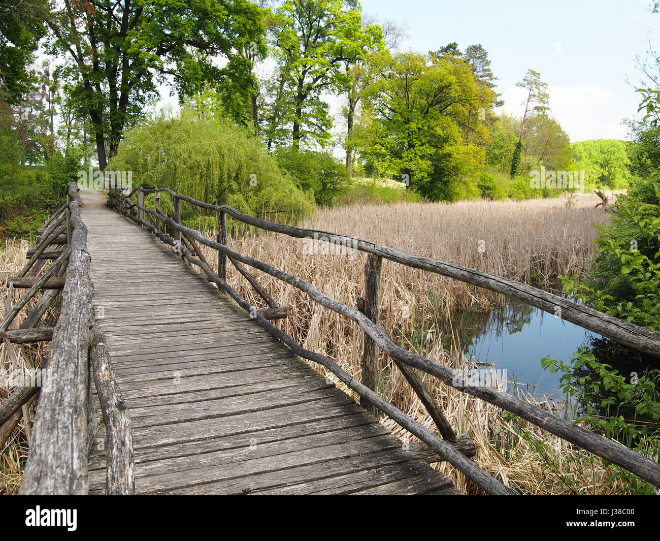 Diagonal view of bridge hi-res stock photography and images - Alamy