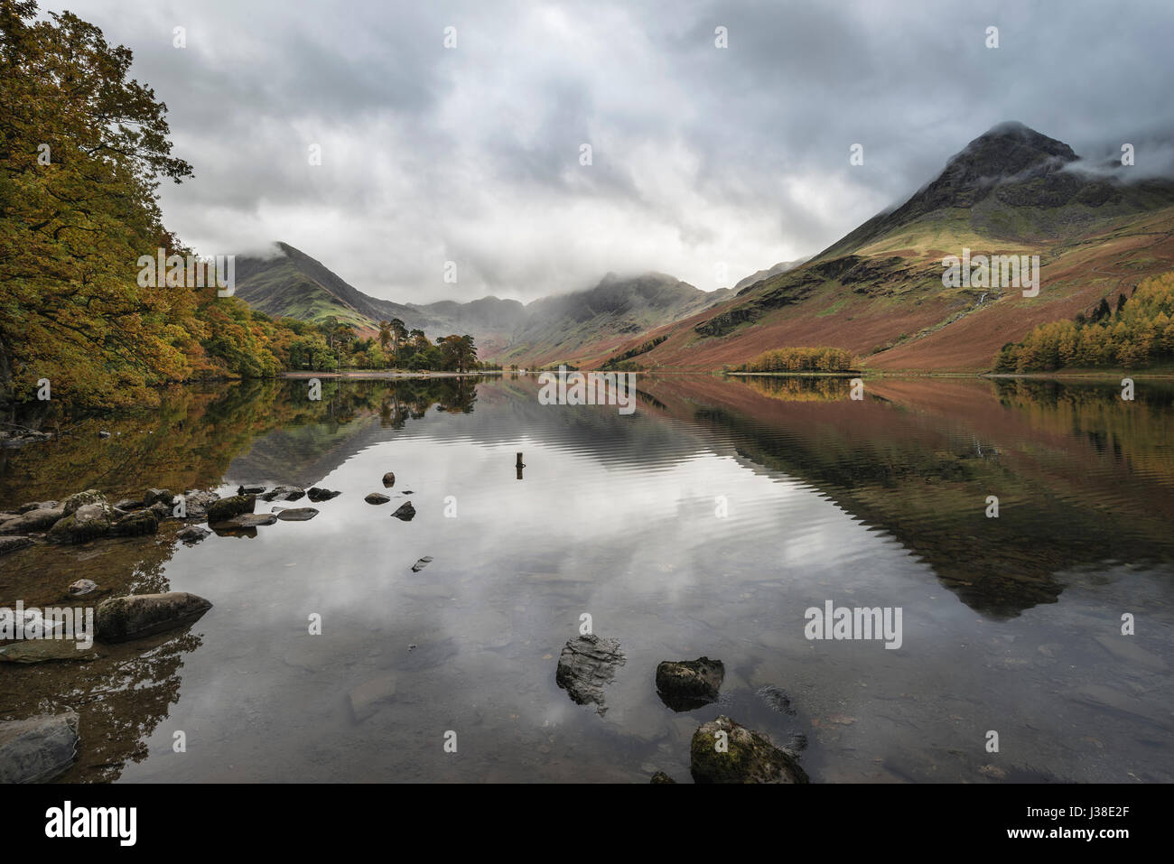 Beautiful Autumn Fall landscape image of Lake Buttermere in Lake ...