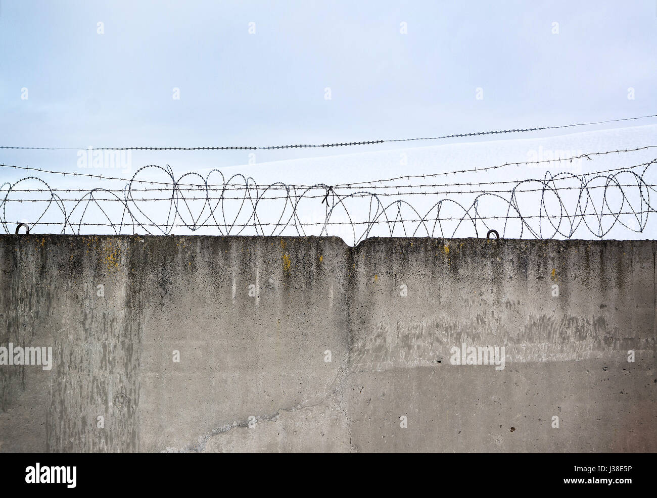 Barbed wire wall guard hi-res stock photography and images - Alamy