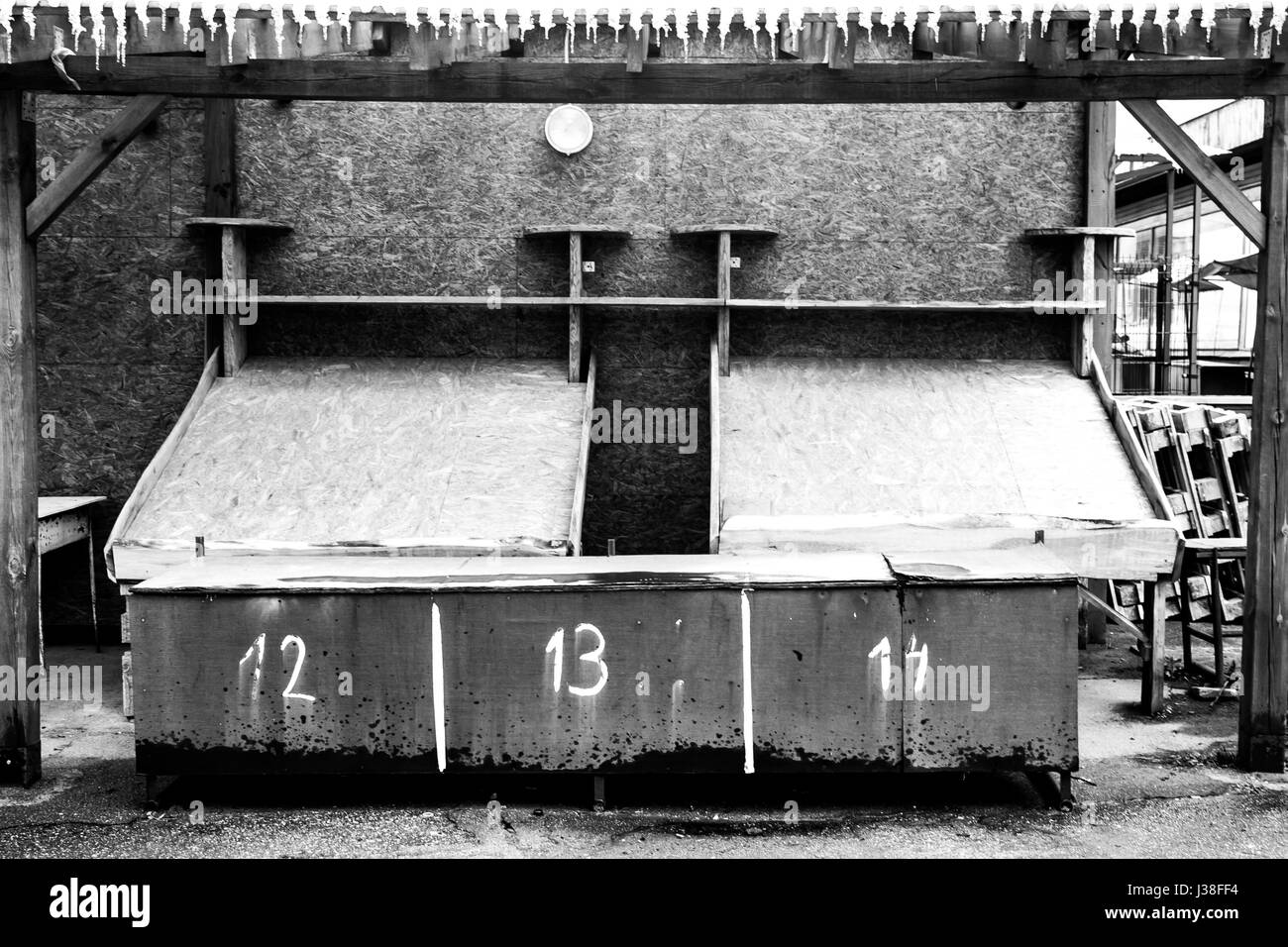 Empty marketplace hi-res stock photography and images - Alamy