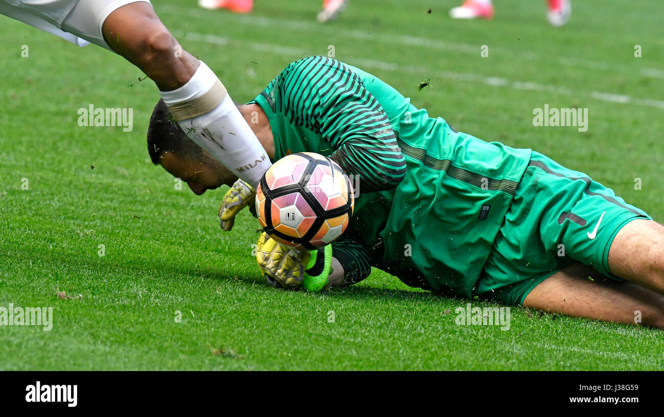 FC Internazionale goalkeeper Samir Handanovic in action during the ...