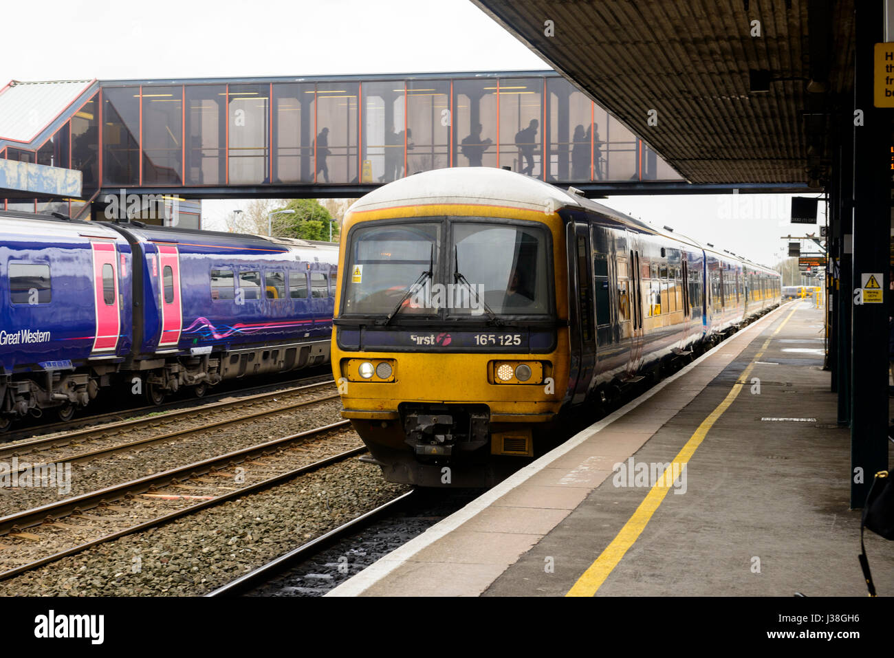 Reading station concourse hi-res stock photography and images - Alamy