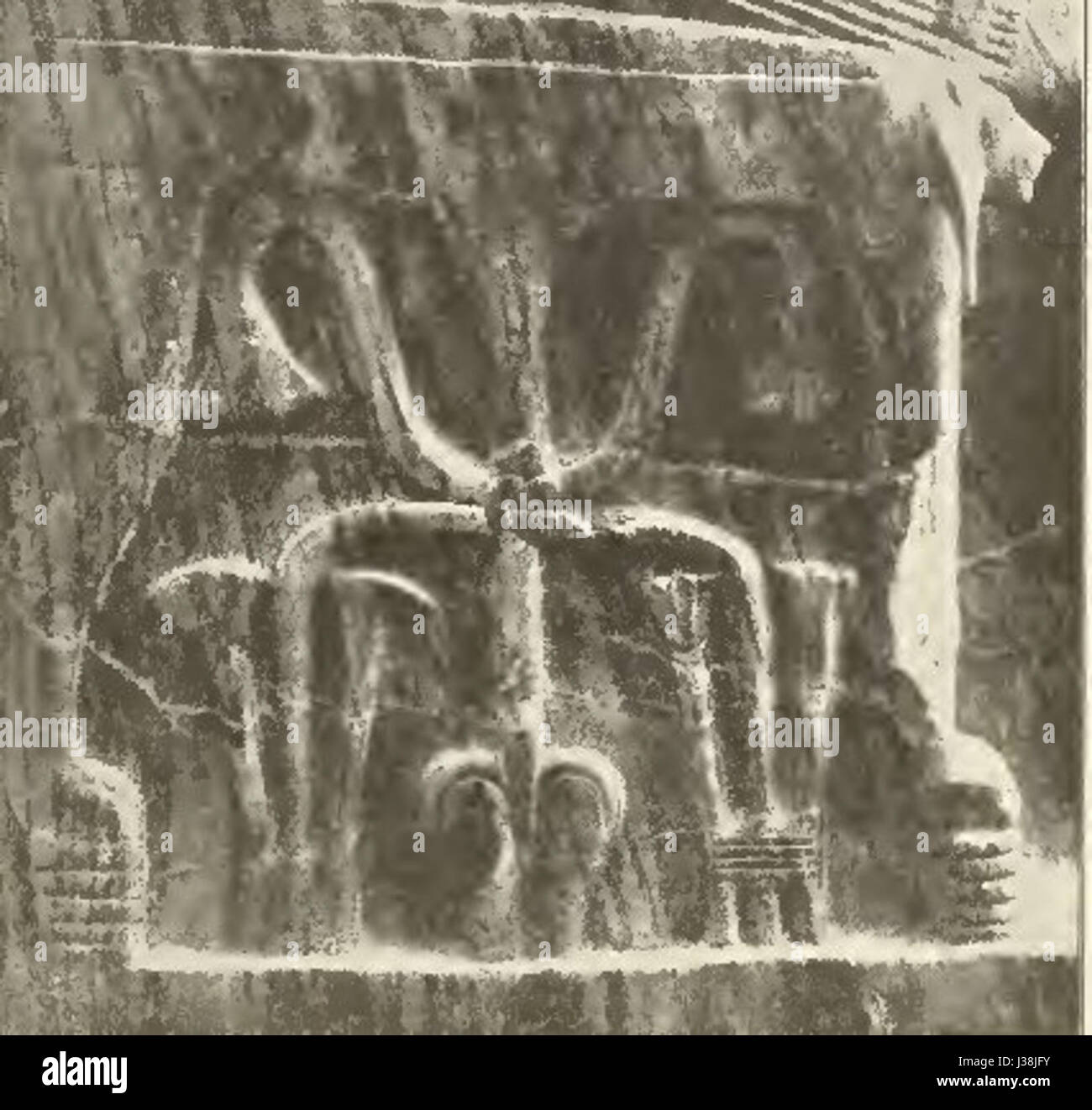 Ancient egyptian pharaoh statue hi-res stock photography and images - Alamy