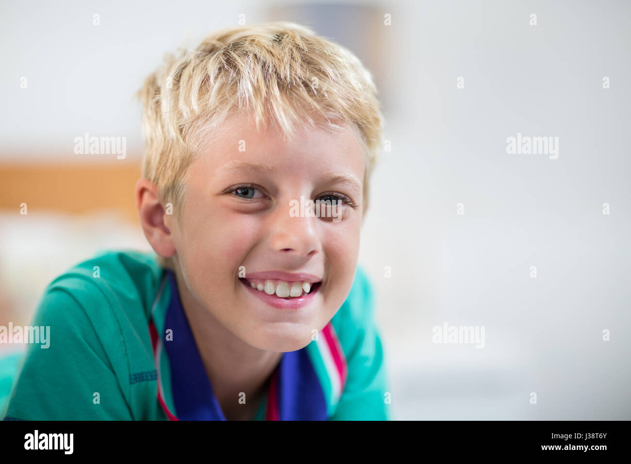 Close up boy smiling hi-res stock photography and images - Alamy